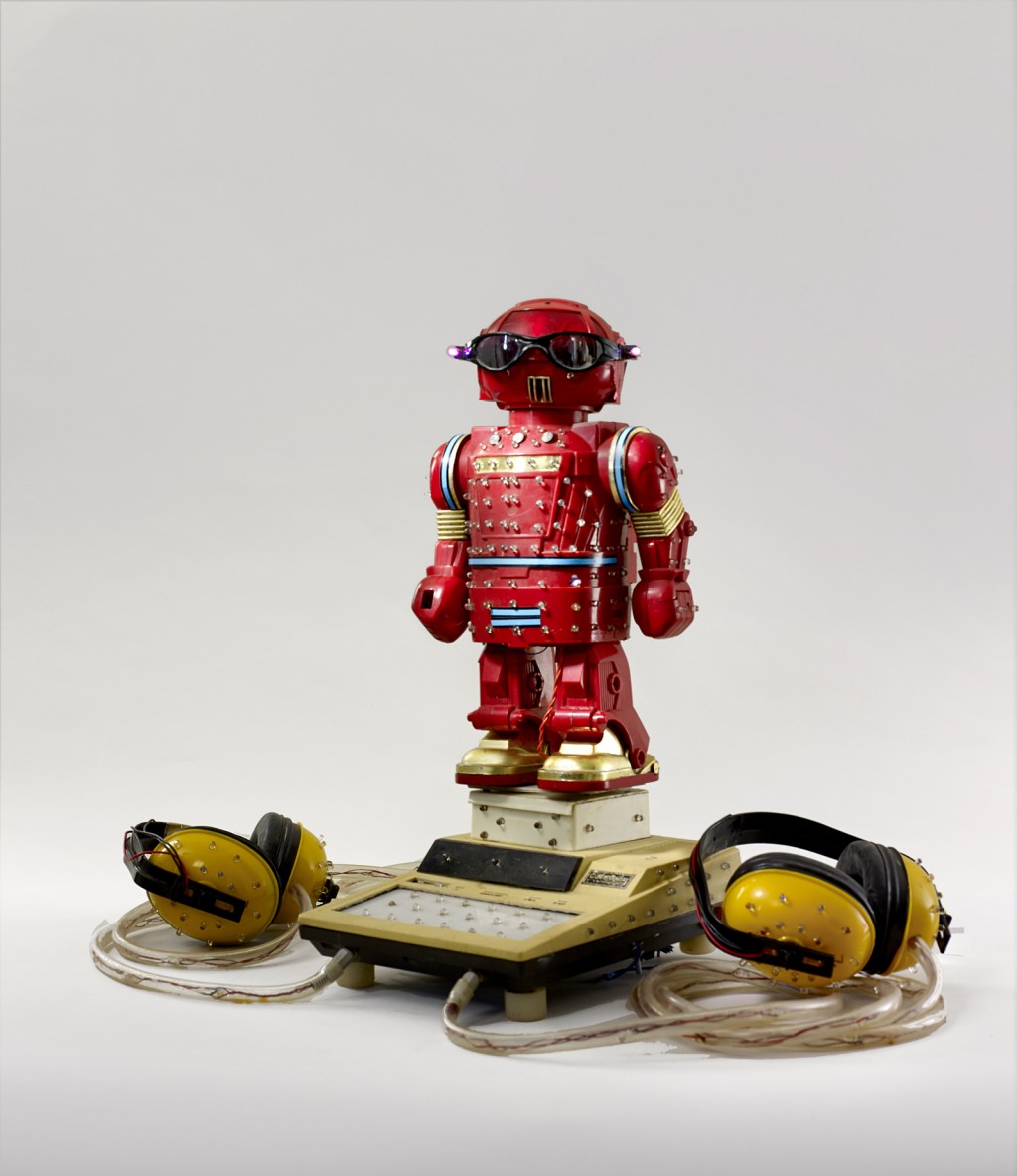 Persona. Or how objects become human – We Make Money Not Art