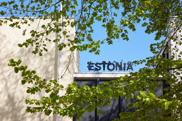 Orchidelirium. Colonialism through the lens of botany – We Make Money ...